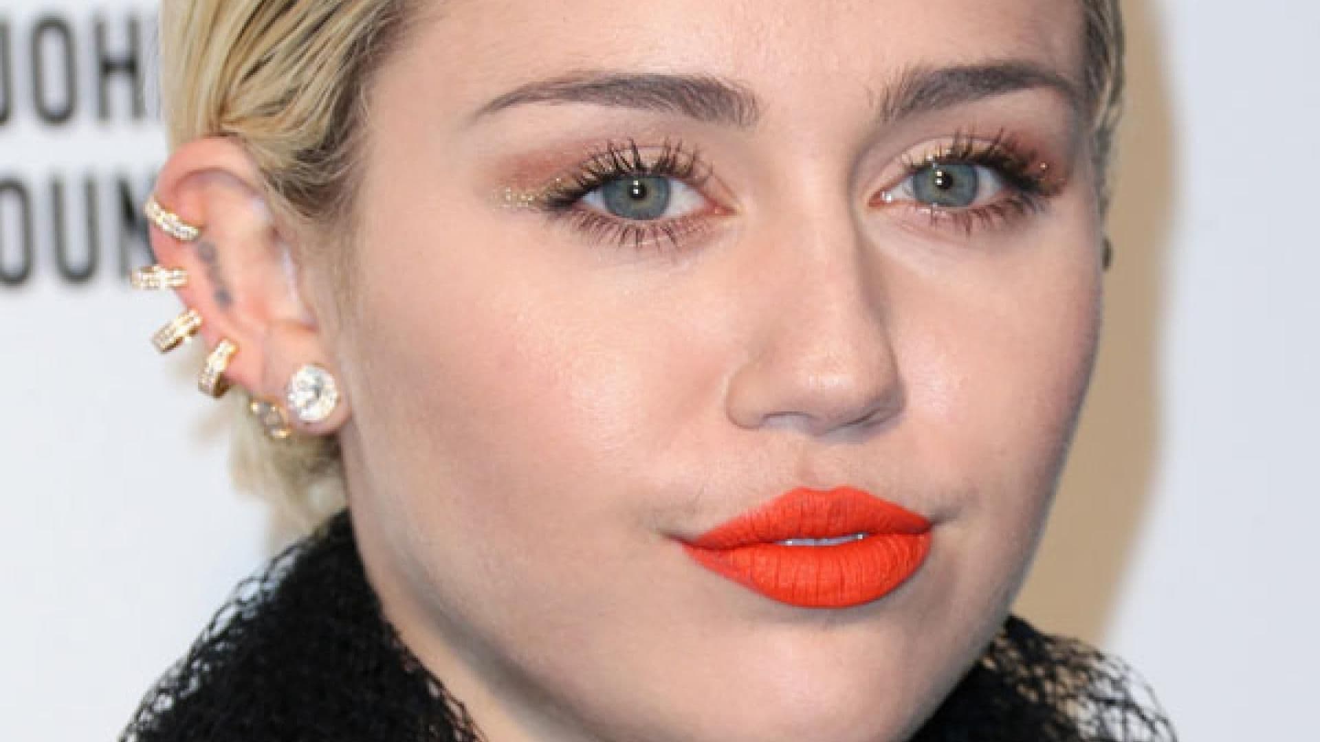 Miley Cyrus mit Übergangsfrisur