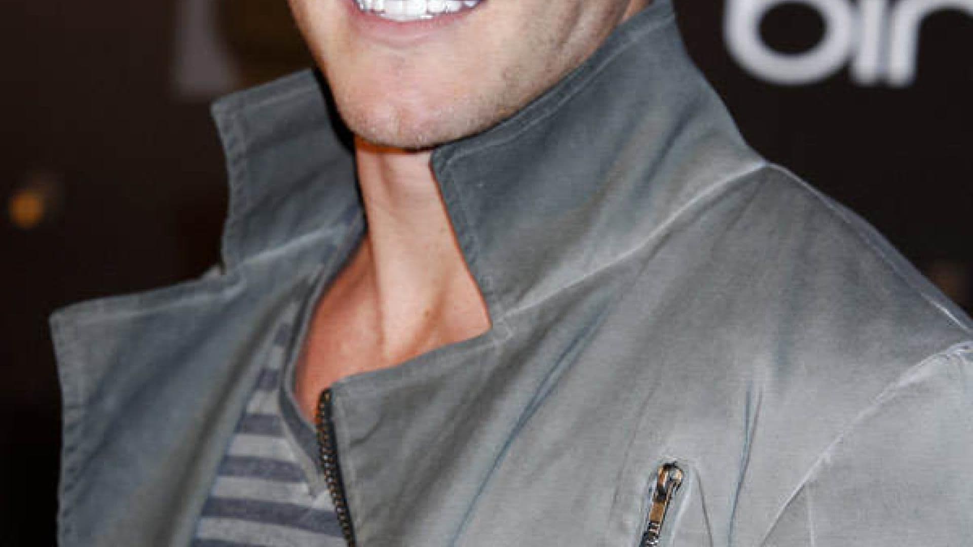 Alan Ritchson als Gloss