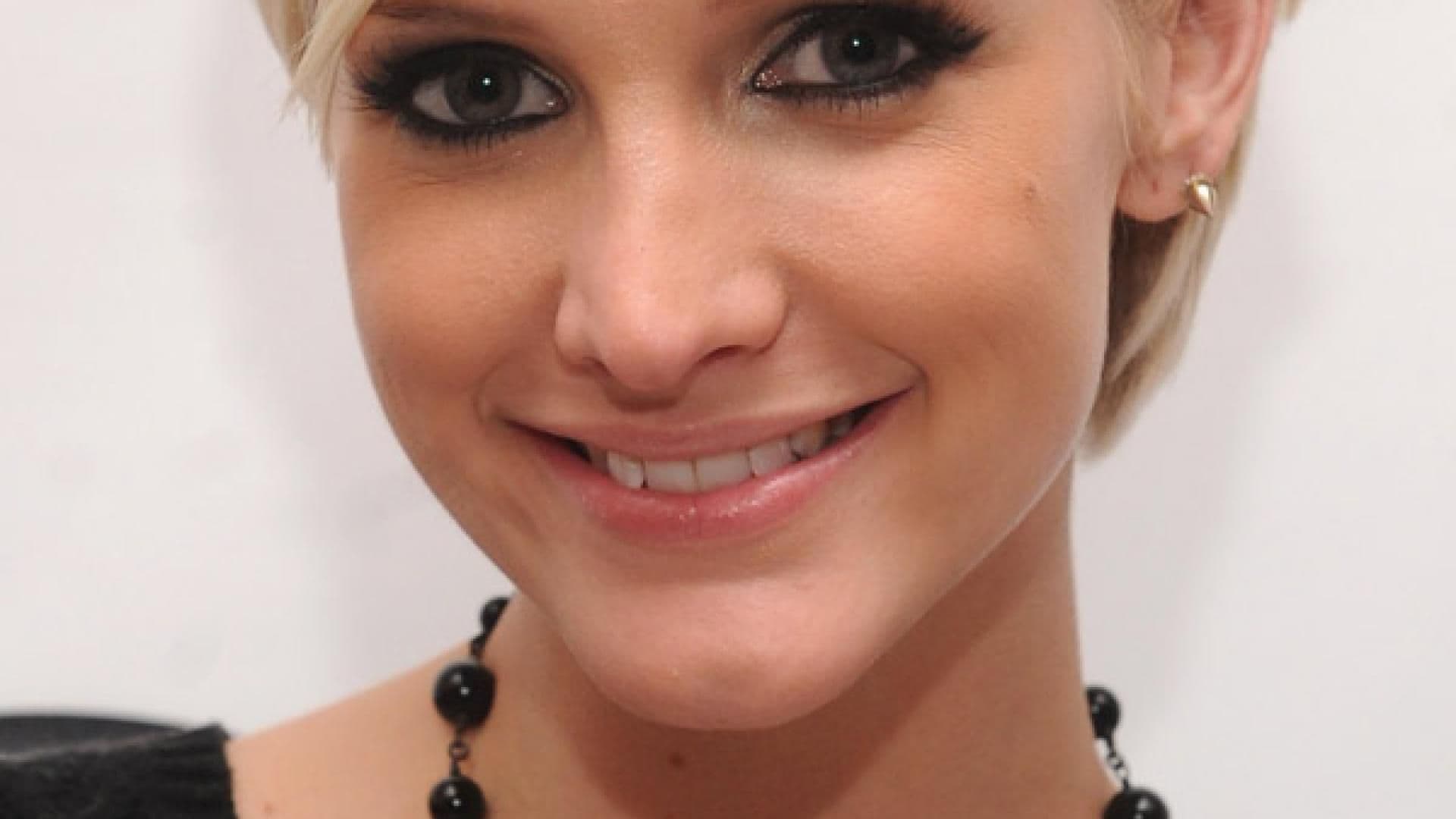 Ashlee Simpson mit kurzen Haaren