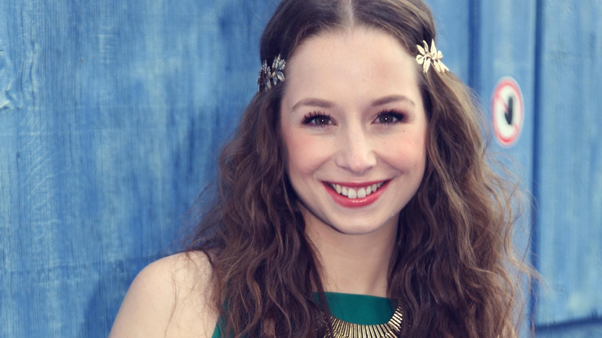 Oonagh alias Senta-Sofia Delliponti singt Gäa