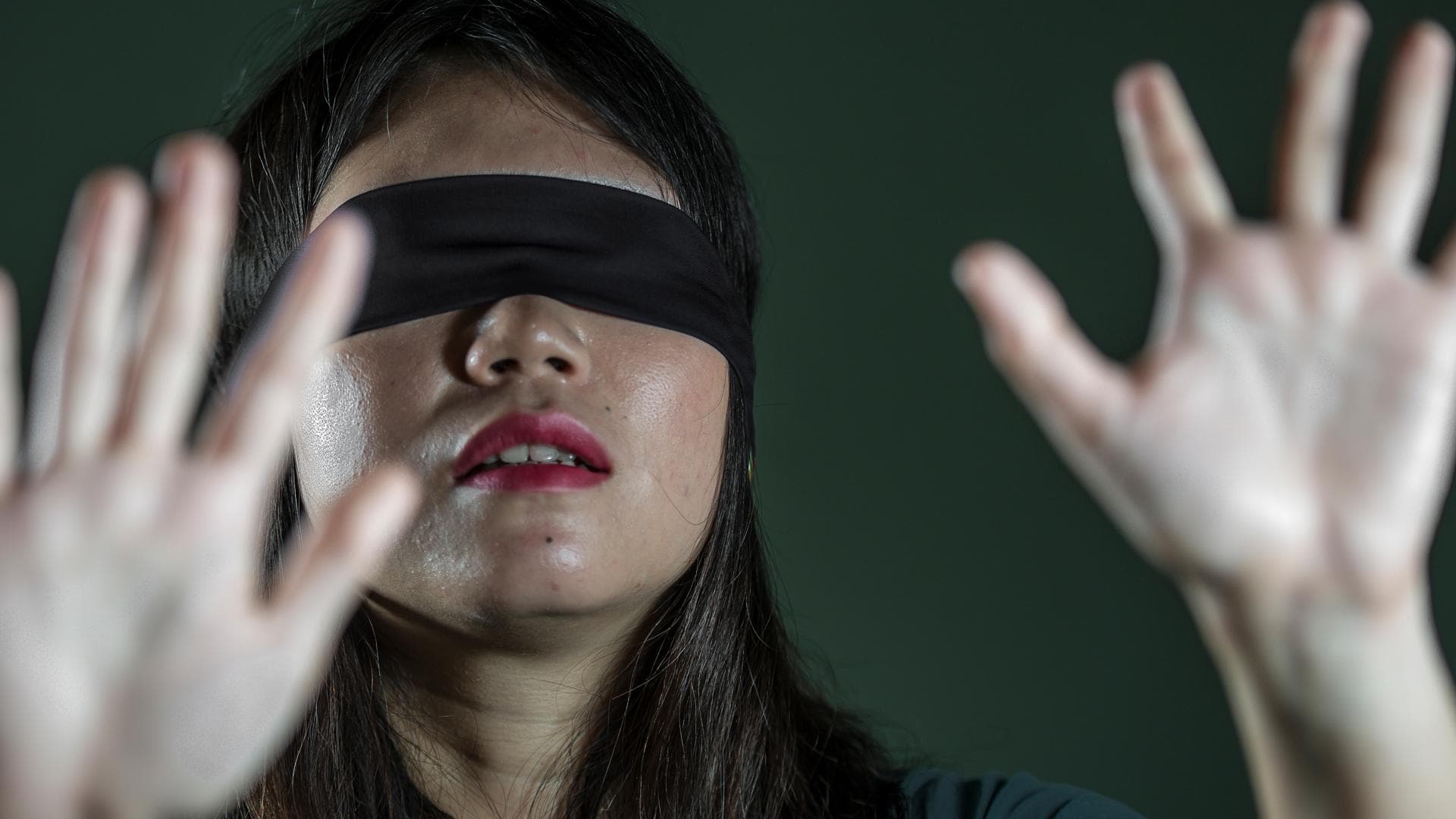 Bird-Box-Challenge: Diese Mädels haben es nachgemacht und das ist passiert.